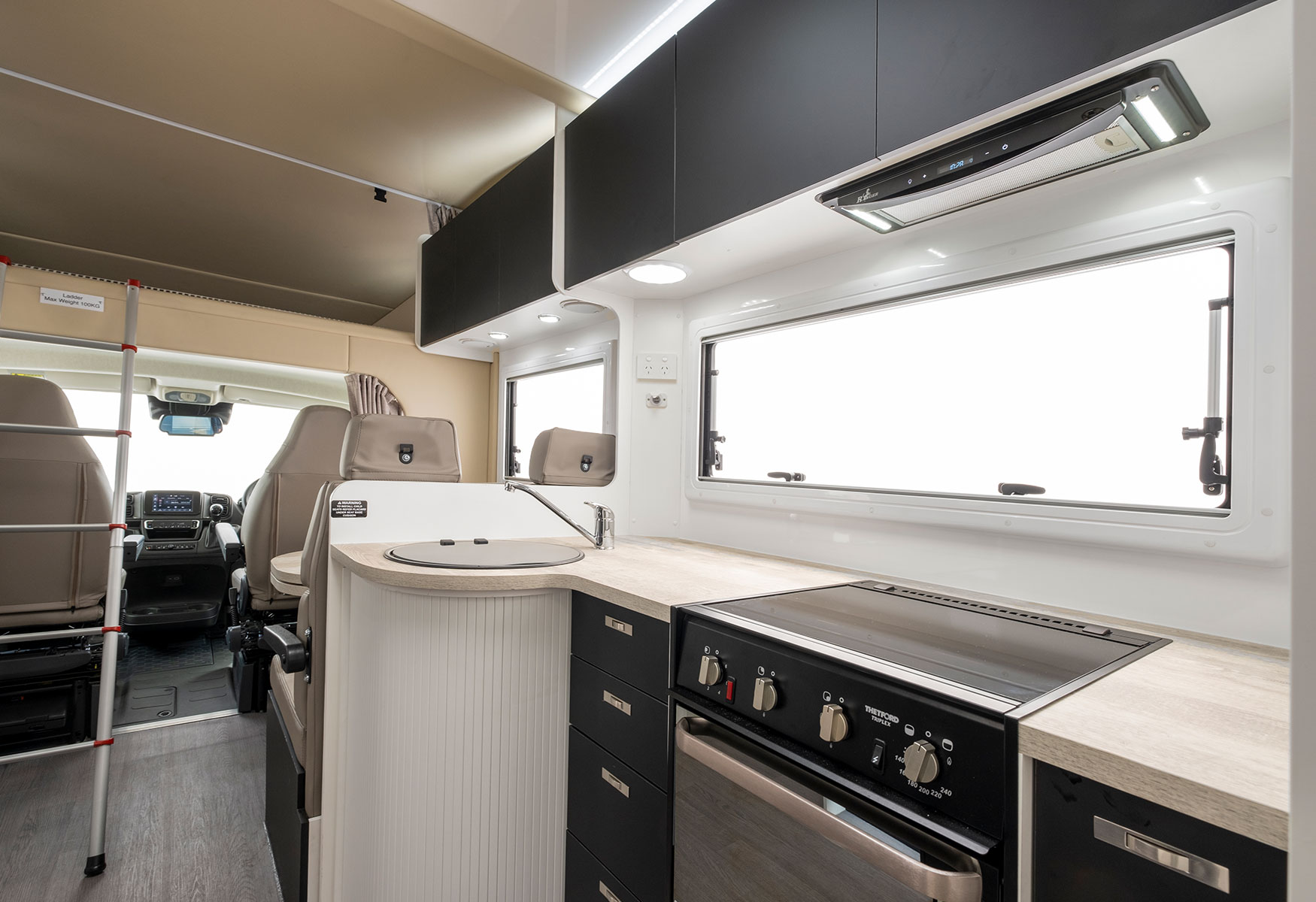 Windsor Flinders Motorhome| Built By Apollo