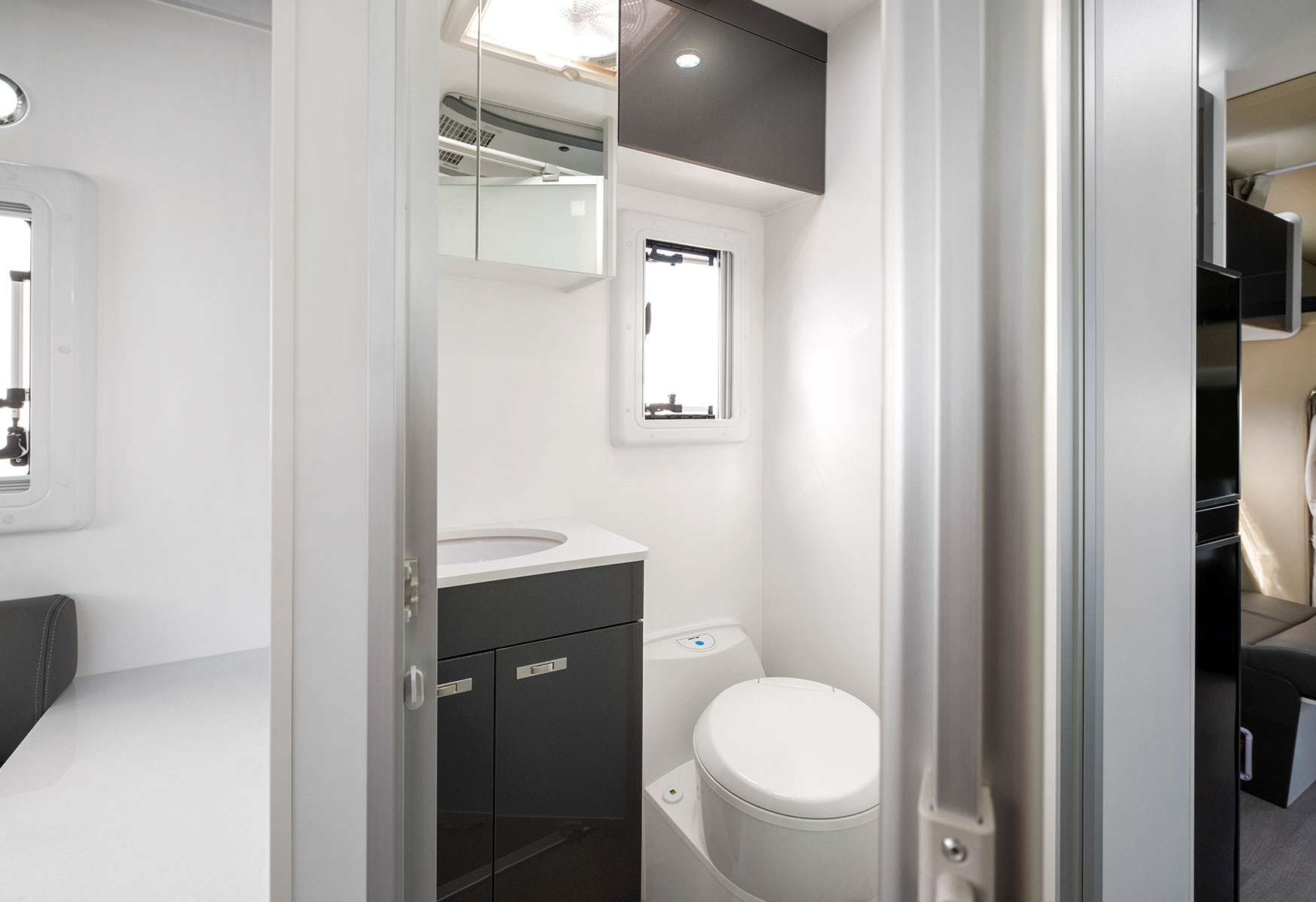 Windsor Flinders Motorhome| Built By Apollo