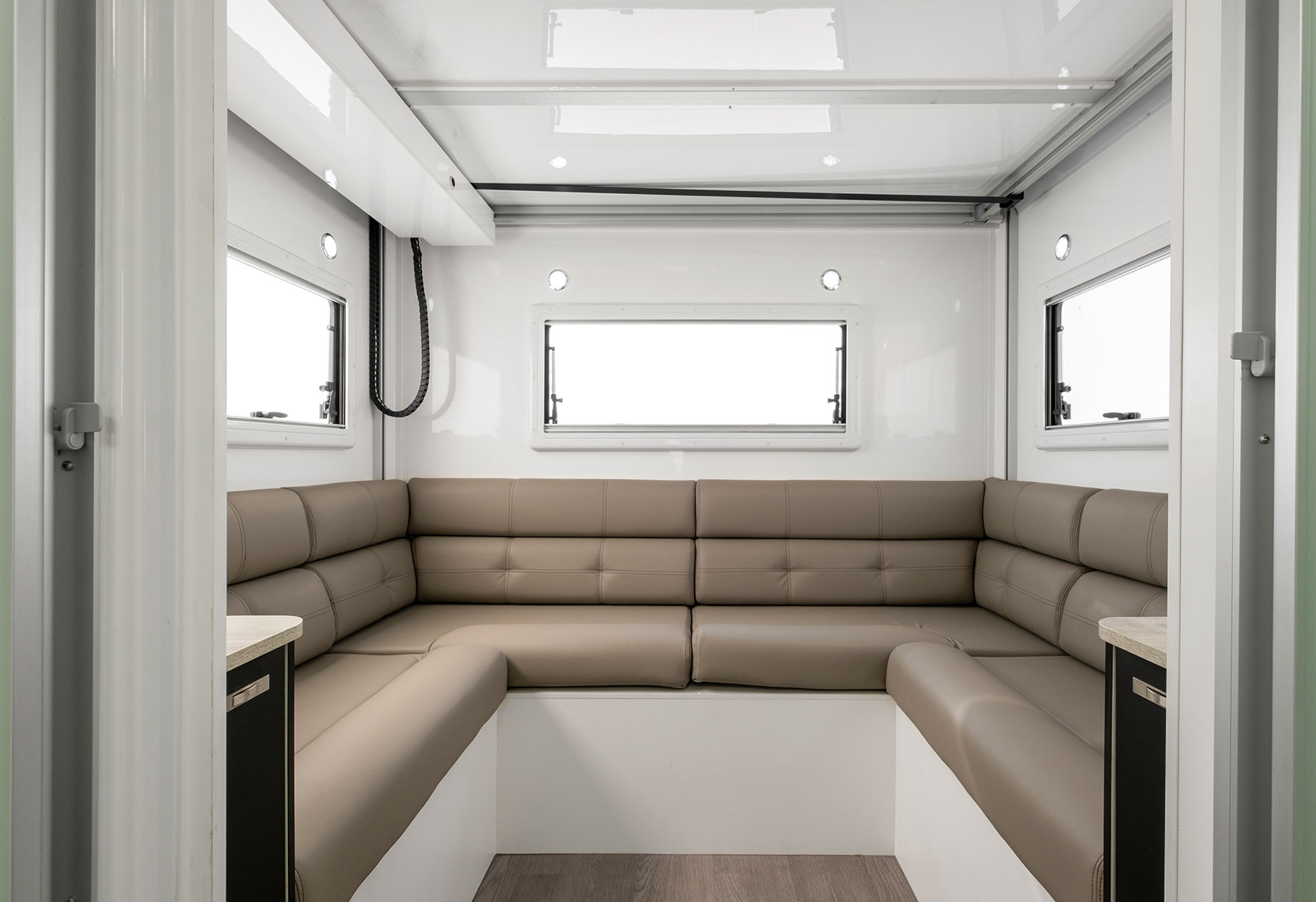 Windsor Flinders Motorhome| Built By Apollo